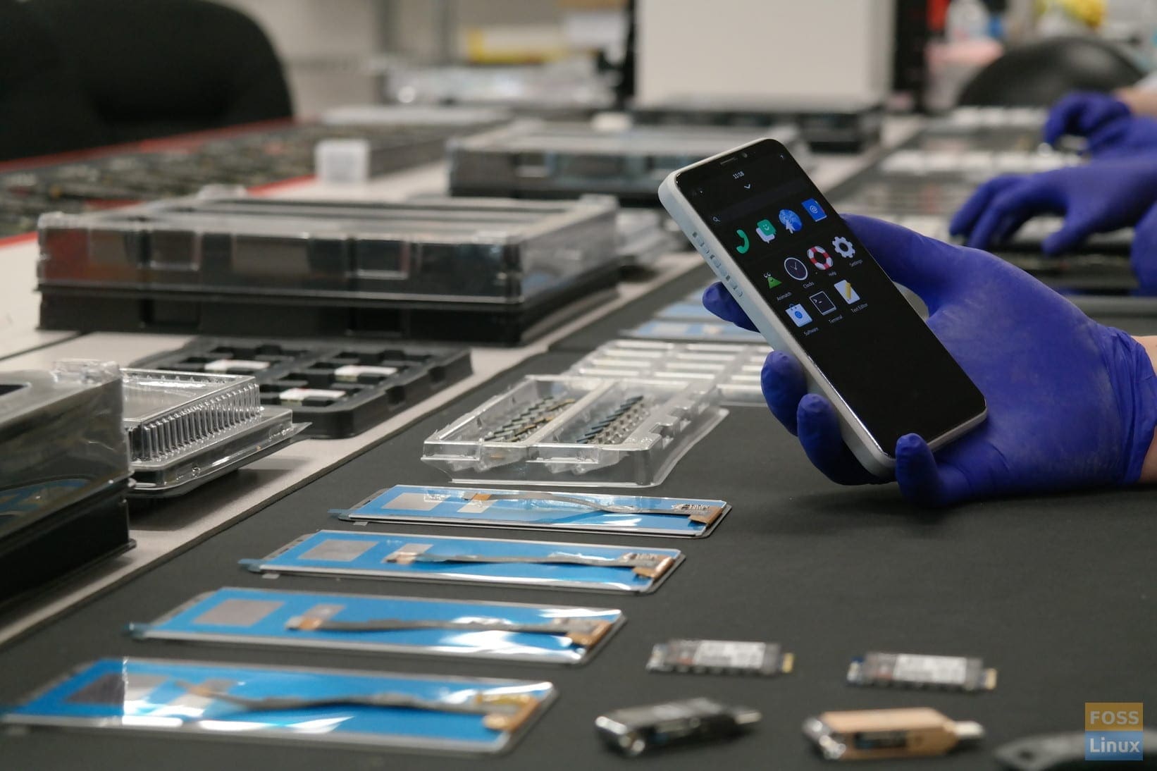 Purism shows off more pictures of Librem 5 Phone and PureOS UI | FOSS Linux